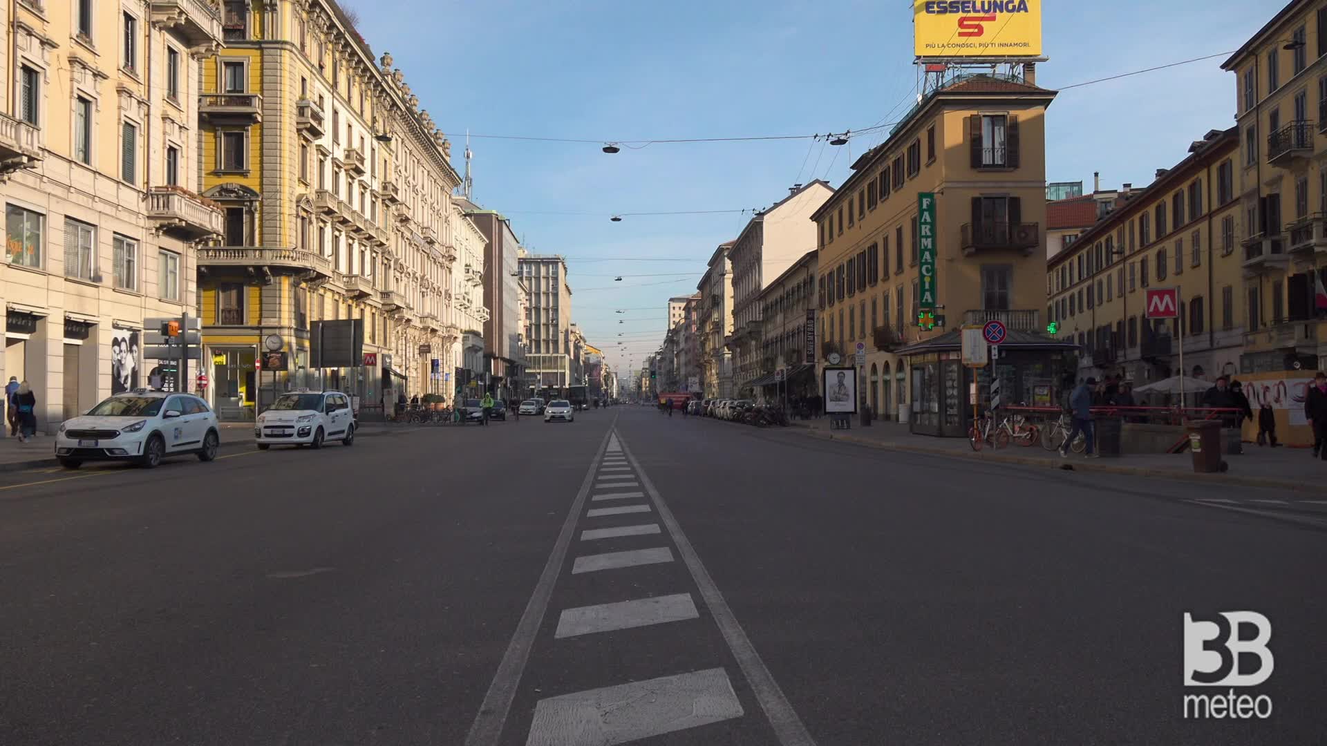Cronaca meteo video: Milano, blocco traffico al via: stop auto fino ...